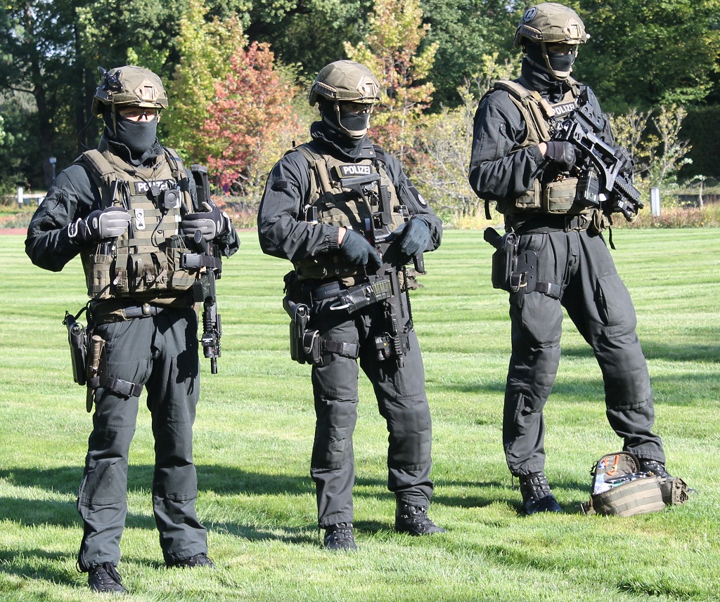 10 Most Famous and Highly Trained Police Forces of the World - inspirich